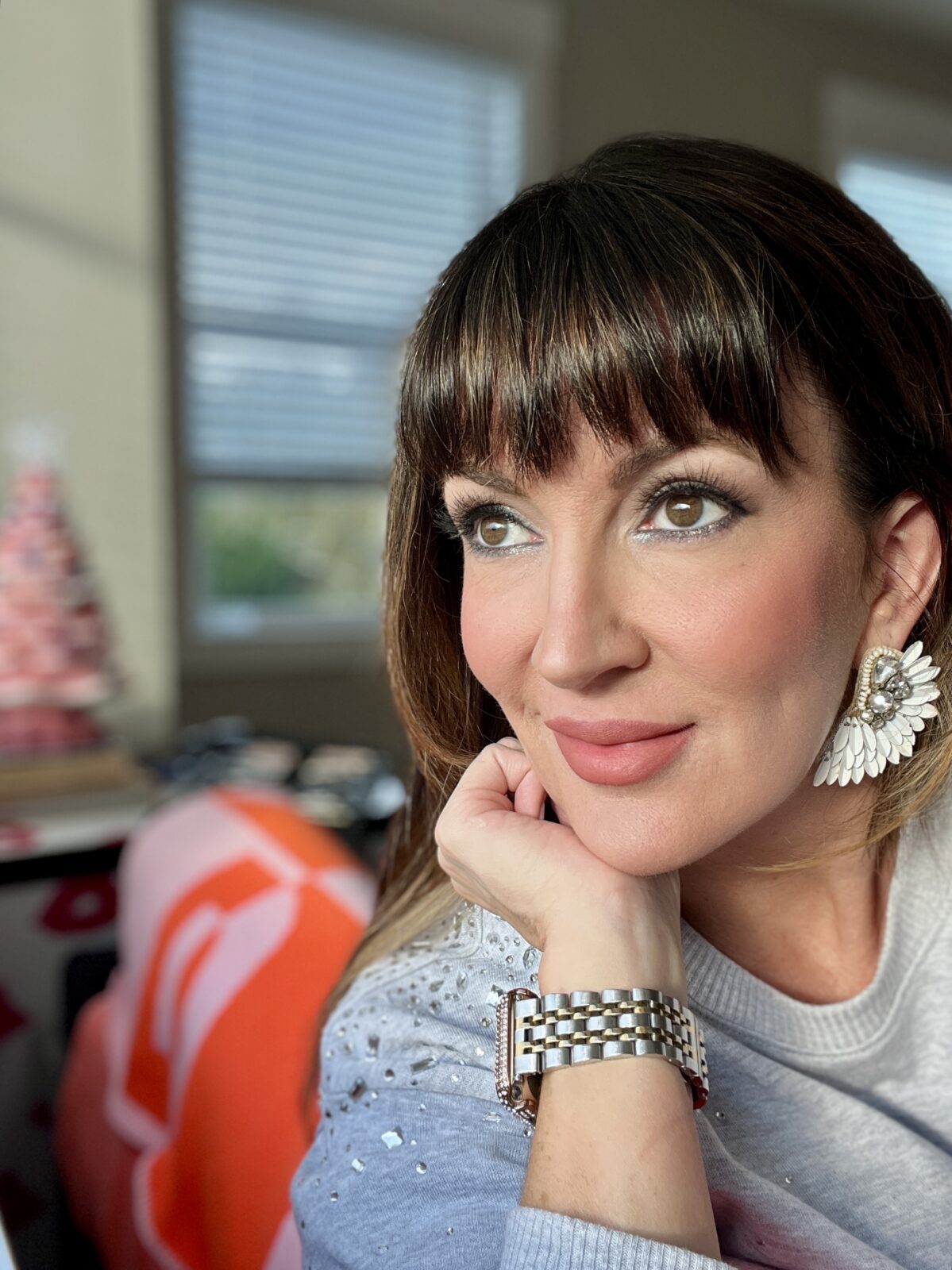 Master the Art of Applying Fake Lashes for Aging Eyes