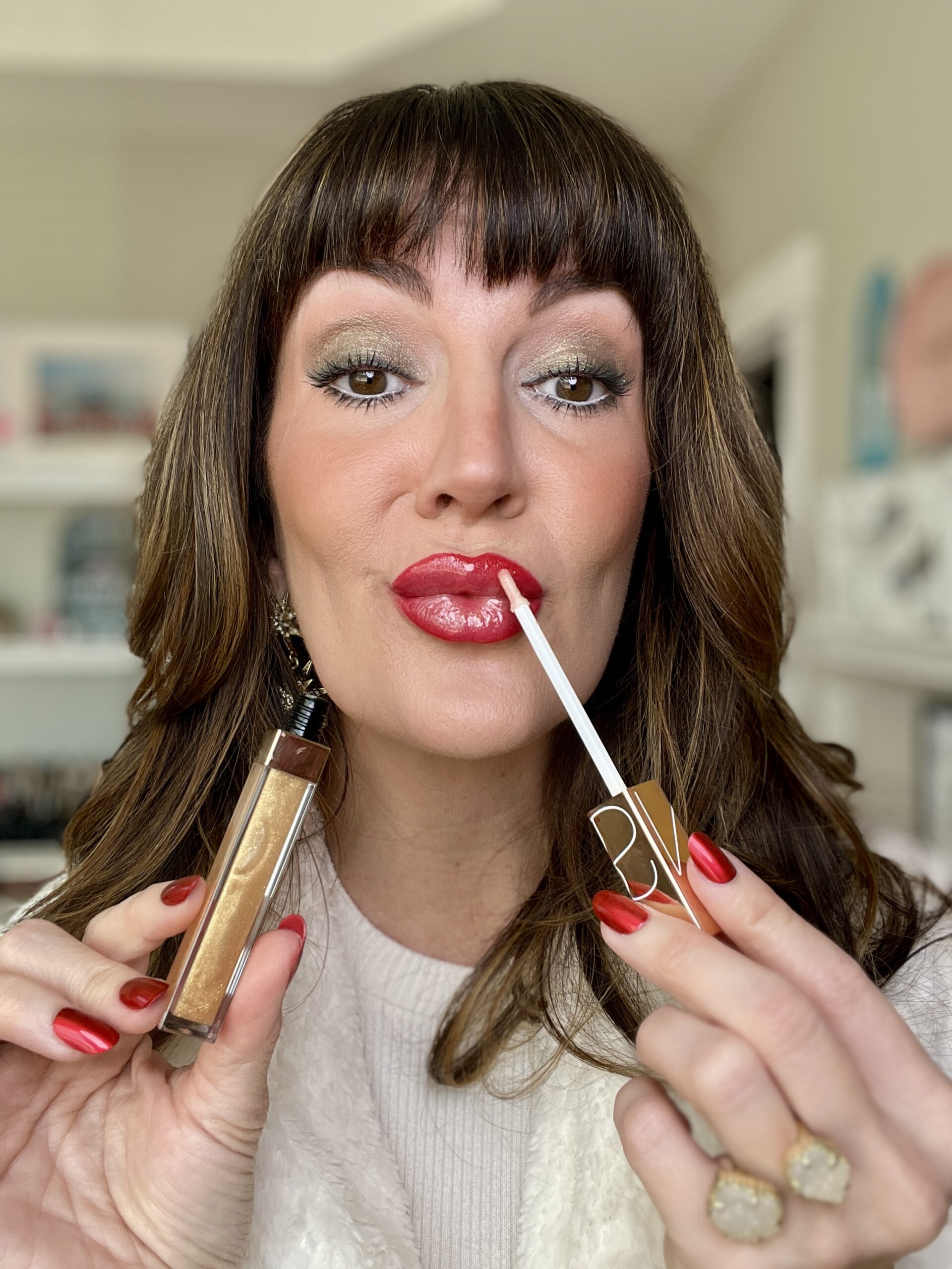 Rocking the Red and Green Makeup Look: Festive and Refined