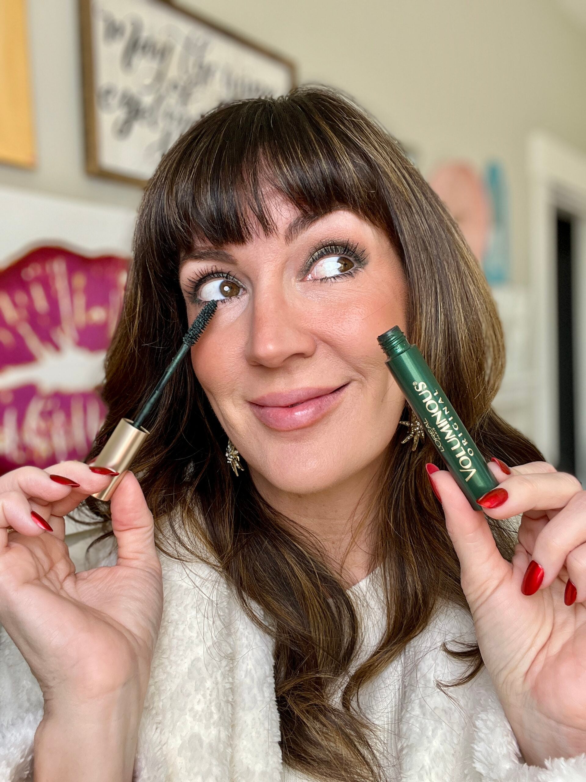 Rocking the Red and Green Makeup Look: Festive and Refined