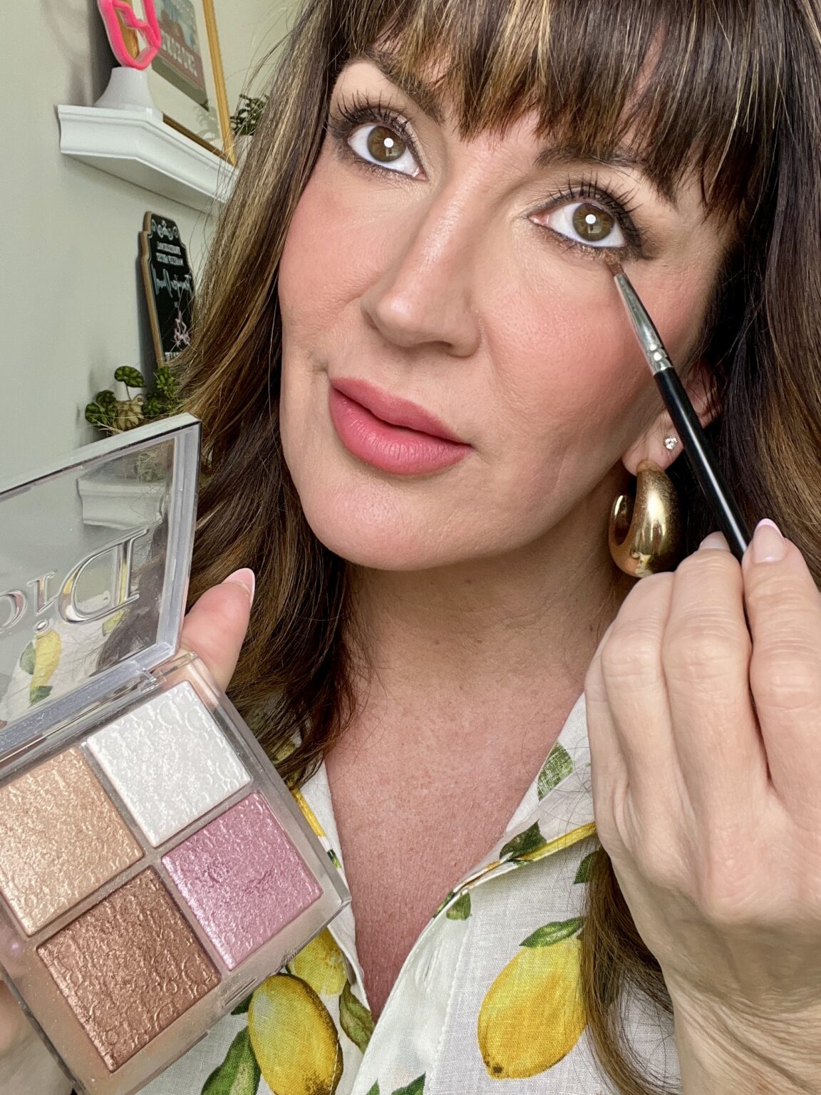 Capsule Makeup: Simplifying Your Beauty Routine