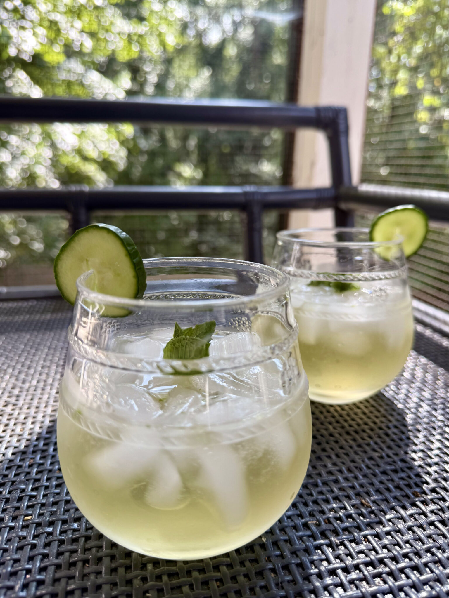 August Style – Casual Looks, Cucumber Cooler & Zucchini Fritters
